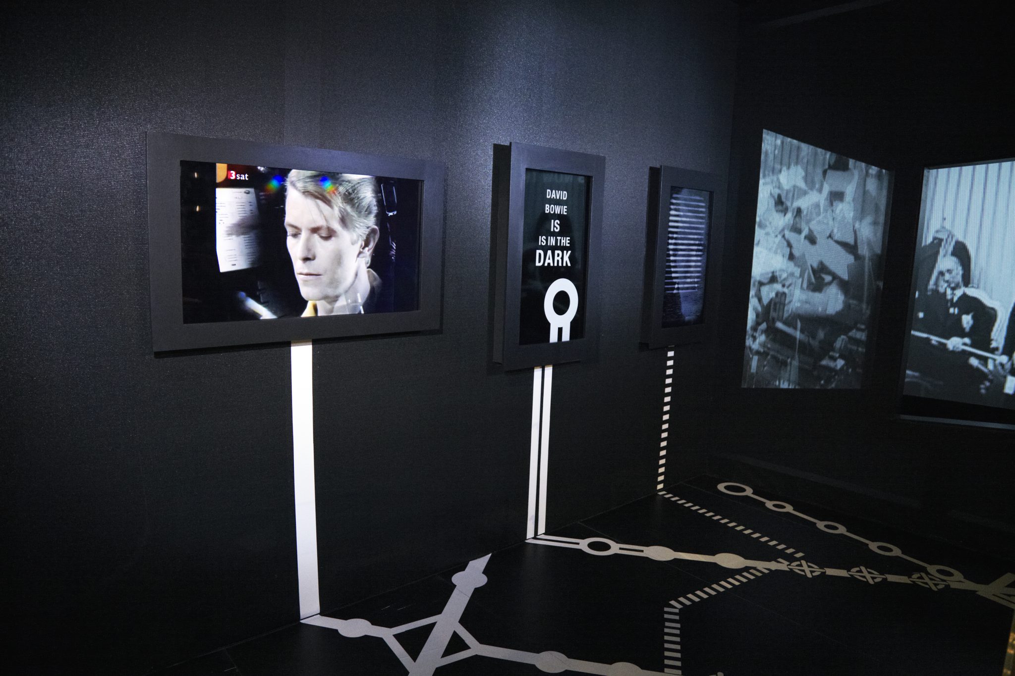 An exclusive interview with Jonathan Barnbrook David Bowie News ...