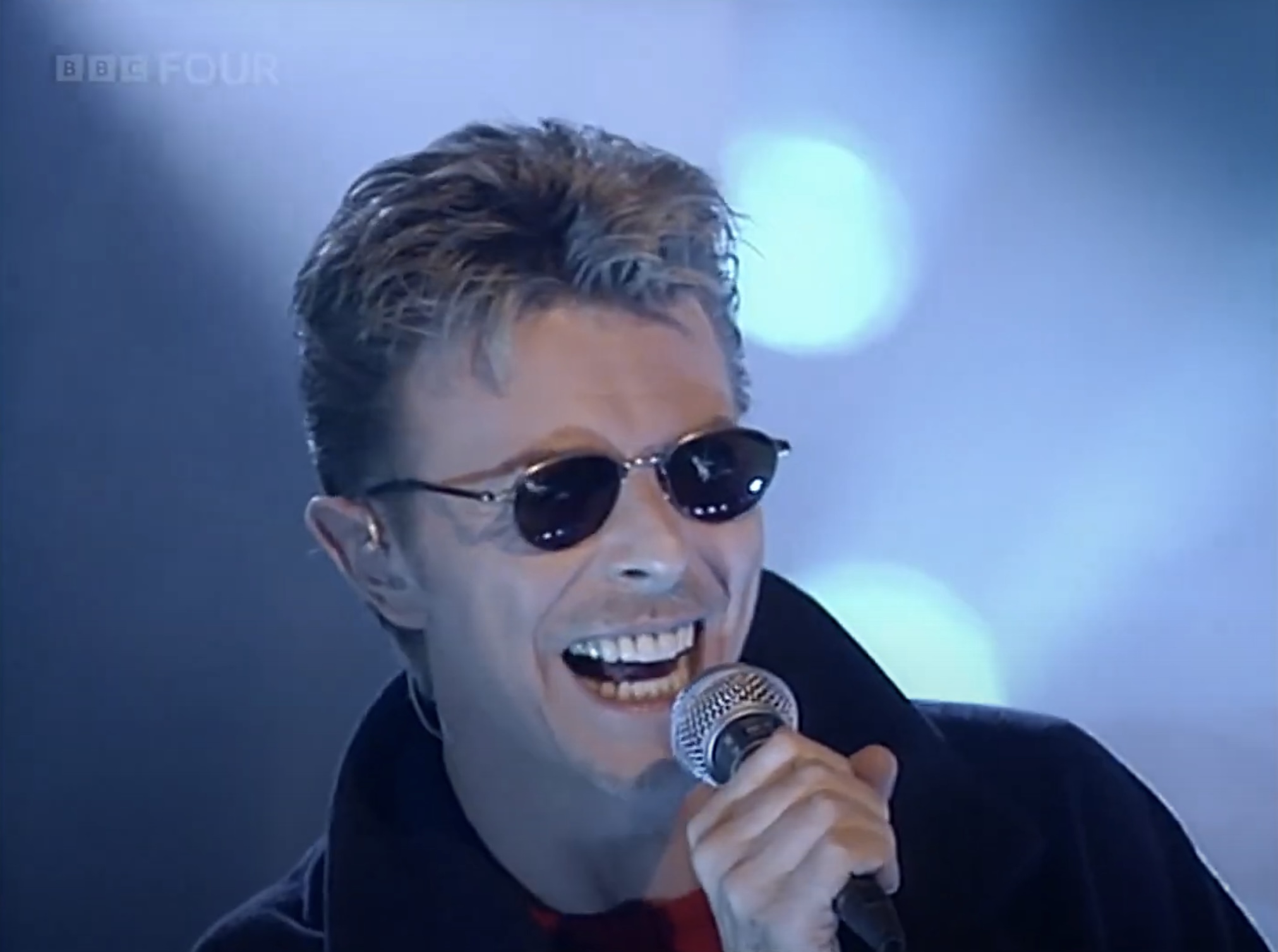 David Bowie – Strangers When We Meet (Top of the Pops, 1995) David ...